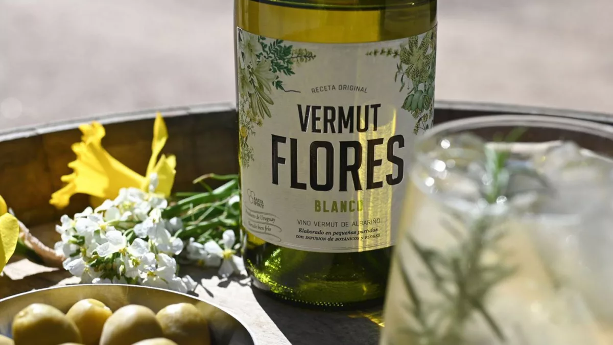 Un aperitivo UY que brota por el mundo (Vermut Flores conquista el ...
